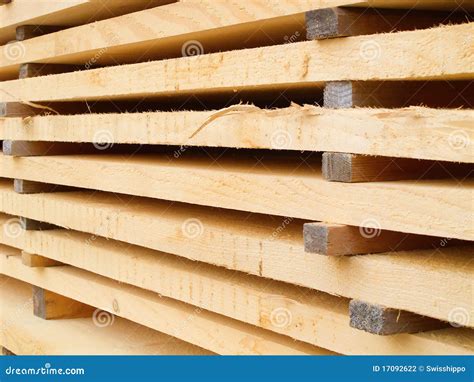 Yarda De Madera De Construcción Foto De Archivo Imagen De Sierra Tarjeta 17092622