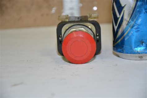DSC 0030 Of Allen Bradley 800T FX Series T RED PUSH PULL BUTTON 15900