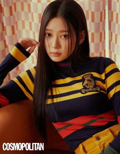 金珉周《cosmopolitan》写真曝光 展现少女优雅