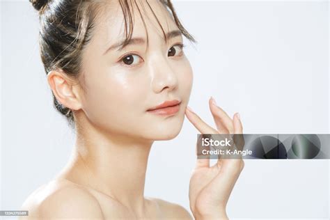 부드러운 하이라이트와 젊은 아시아 여성의 아름다움 개념 초상화 여자에 대한 스톡 사진 및 기타 이미지 여자 일본 민족 20 29세 Istock