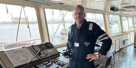 Jonas Gunnarsson Jobbar På Det Flytande Sjukhuset Africa Mercy St