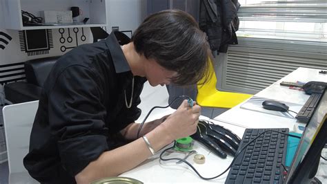 ШУТИС ийн оюутнууд ирээдүйд яриаг дохионы хэлэнд хөрвүүлэх бүтээлийг зохион бүтээнэ МОНГОЛ ТВ