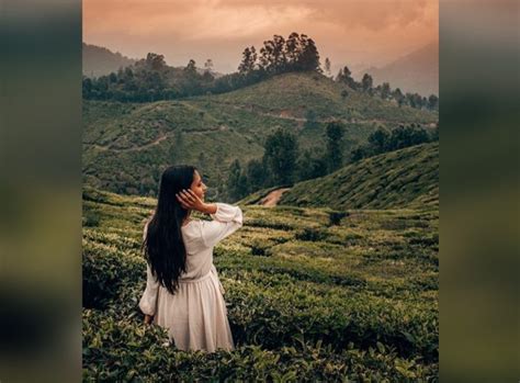 30 ژست عکاسی دخترانه در طبیعت نیمه شب مجله آنلاین علمی هنری بهداشتی