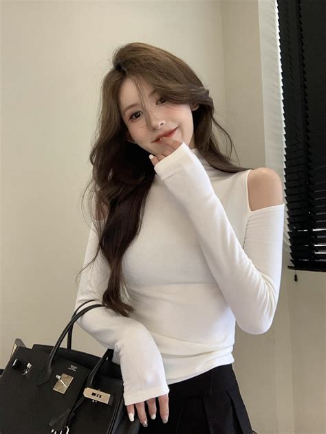 컷오프 폴라 티셔츠 터틀넥 긴팔 손등덮는 긴소매 슬림핏 타이트 어깨오픈 솔리드 단색 무지 면 티셔츠 가을 겨울 이너티 부드러운 따뜻한 입기편한 은근섹시 글램 하이틴