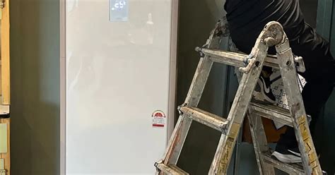 영업장이라서 급하게 연락 드렸는데 빨리 설치해주셨습니다 마감도 깔끔하고 뒷정리도 확실하십니다다음번에도 꼭 연락드리겠습니다