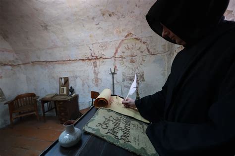 Грамоти яким сотні років Золота книга Львова та безпека як працює Центральний державний