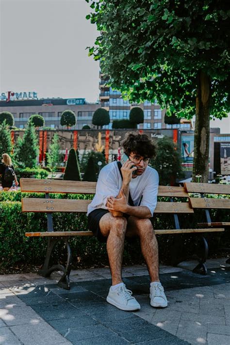 개성 거리 거리 사진 거리 생활 거리 스타일 거리 장면 건축 검정 드레스 고독 공공 장소 그런지 나무 낮 도시 도시 생활 도시 설정 도시의