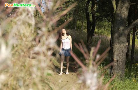 Drunk Tart Sits Down For A Wee Right On The Road Porn Pictures Xxx