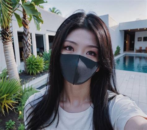 Selalu Terlihat Seksi Dan Penuh Misteri Dengan Masker Tampilan Wajah Asli Selebgram Cantik Ini