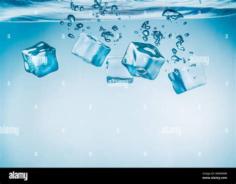 Ice Cube Falling Blue Cocktail Hi Res Stock Photography And Images Alamy