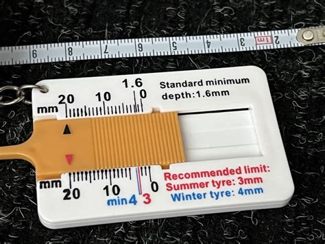 Лінійка інструмент для вимірювання глибини протектора шин 75 грн Інші автоаксесуари