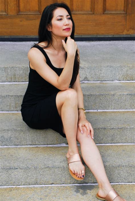 6 Ways Introverts Approach Socializing Differently Introvert Spring