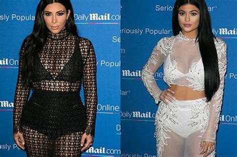 15 Foto Kylie Jenner dan Kim Kardashian Saling Menginspirasi Gaya - Semua Halaman - CewekBanget
