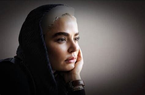 سپیده خداوردی با حالتی متعجب به افق خیره شد