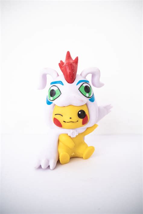 Pikachu Figura Gashapon Disfraz Cosplay Digimon Pokemon Gomamon
