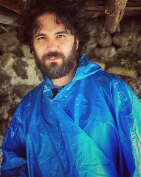 تصاویر بیوگرافی و عکس های شخصی پاشا رستمی بازیگر لحظه گرگ و میش