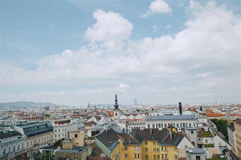 비엔나 오스트리아의 가장 인기 있는 랜드마크 중 하나 훈 하우스 다채로운 외관 조각 0명에 대한 스톡 사진 및 기타 이미지 0명 거리 건축 Istock