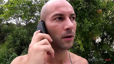 美しいブロンドの赤ん坊はプールで荒い肛門性を持っています Xhamster