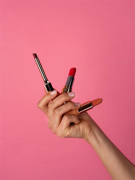 Difference Between Lip Gloss And Lipstick Key Variations And Tips For Usage