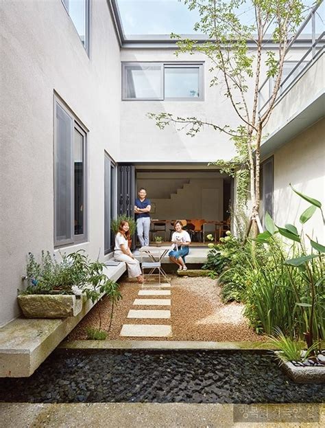 뉴트로newtro 한국 주택 하우징and데코 매거진 행복이가득한집 안뜰 디자인 집 외관 마당이 있는 집