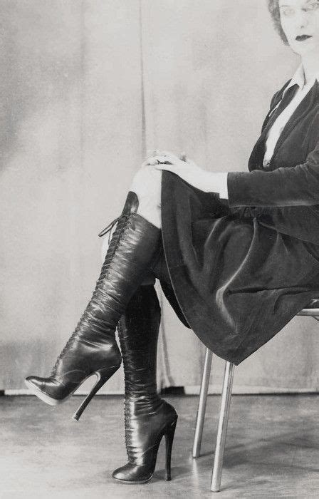 Retro Femdom Lovealanism