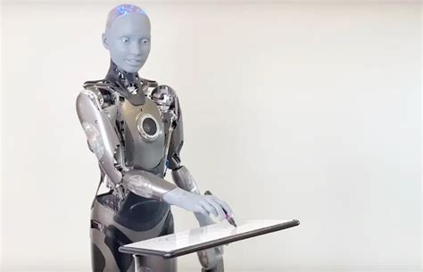 Робота Ameca Наделили Способностью Рисовать