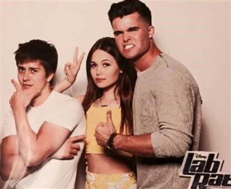 Pin af på Stay Calm And Love Lab Rats