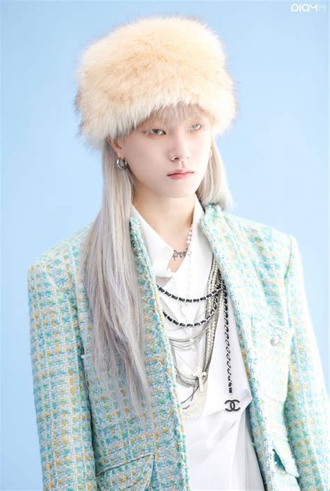 Pin By Sofiabirds On Hanse Victon Asian Girl Kpop Outfits
