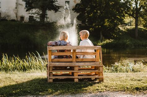 Ainars Mielavs Kad Mēness Jūrā Krīt Bezrindas