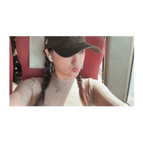 𝒀𝒂𝒏 T W Y • Threads Say More