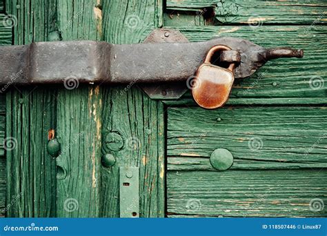 Puerta De Madera Bloqueada Foto De Archivo Imagen De Extracto 118507446