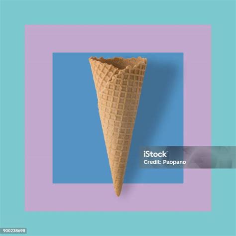파스텔 화려한 배경에 아이스크림 콘입니다 최소한의 여름 개념입니다 그리스에 대한 스톡 사진 및 기타 이미지 그리스 그리스 문화 그리스 음식 Istock