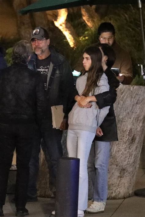 Penelope Cruz Out For A Damily Dinner With Javier Bardem 04172025