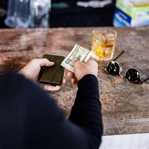 Where To Keep Your Wallet For Maximum Safety Andar