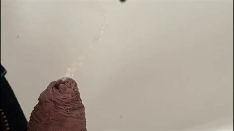 Pissing Desesperado En Baño Publico Casi Me Pillan Primer Plano Gay Sumiso Free Sex Video