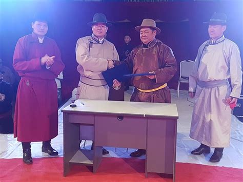 Санамж бичигт гарын үсэг зурлаа