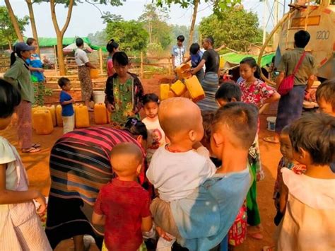 ဒီးမော့ဆိုမြို့နယ်ရှိ စစ်ဘေးရှောင်ပြည်သူများကို သောက်သုံးရေ လှူဒါန်း