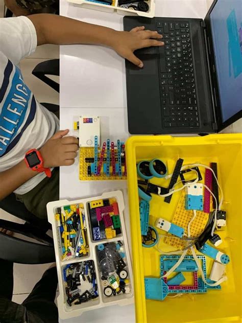 Best Programmable Robotics Kit For Beginners In 2022 Blog Omotec On