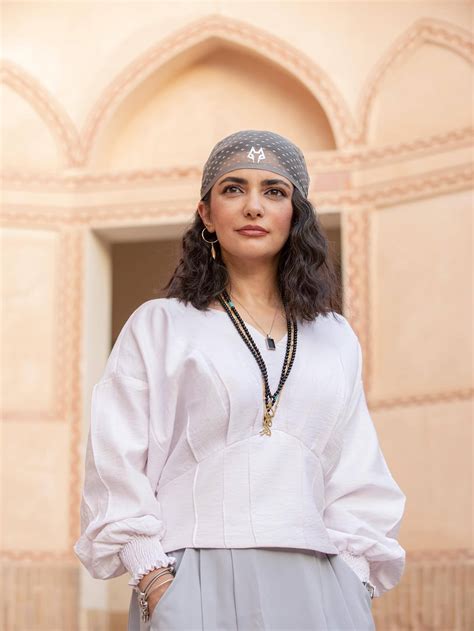 لیندا کیانی با استایلی متفاوت در سرای عامری‌های کاشان عکس