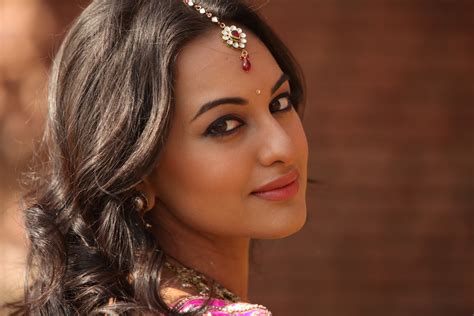 Sonakshi Sinha Latest Hot Hd Wallpapers 2013 World Celebrities Hd