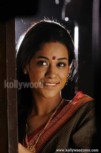 Mumaith Khan Spicy Saree Pictures Kollywood Zone