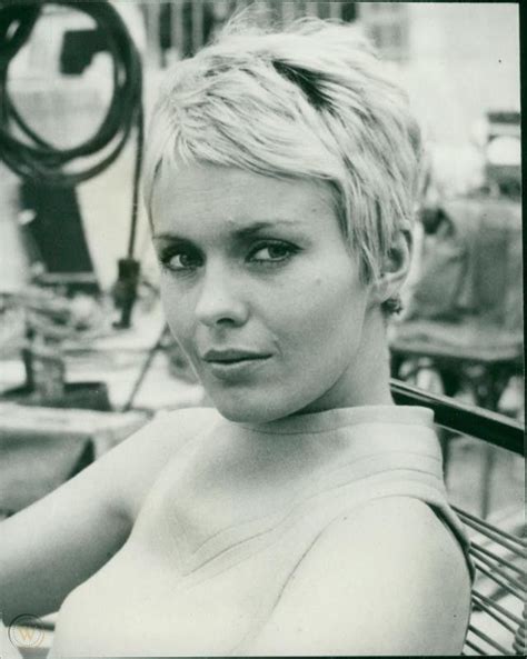 Pin By Kay On Short Haired Ladys Jean Seberg Pixie Hairstyles Pixie