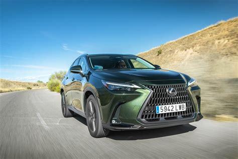 fotos lexus nx 450h verde oliva my2022 motor es