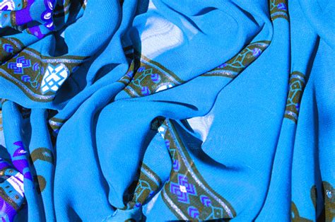 배경 질감 패턴 블루 실크 직물 꼰이 빛 실크 디자인에 설정할 수 있습니다 이 인쇄에서 여러 세그먼트의 도움으로 작품의 귀중 한