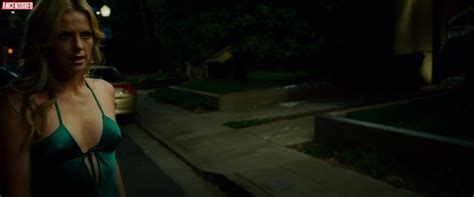 Голая Шарлиз Терон в Хэнкок