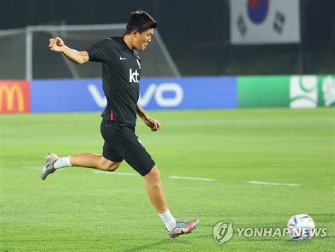 패스하는 김민재 연합뉴스