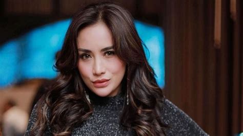 Shinta Bachir And Husband Did Not Attend The Initial Divorce Session Mediation Postponed