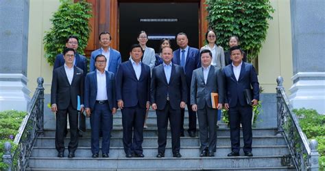 ឯកឧត្តមឧបនាយករដ្ឋមន្រ្តី ហ៊ុន ម៉ានី និងឯកឧត្តមឧបនាយករដ្ឋមន្រ្តី សាយ