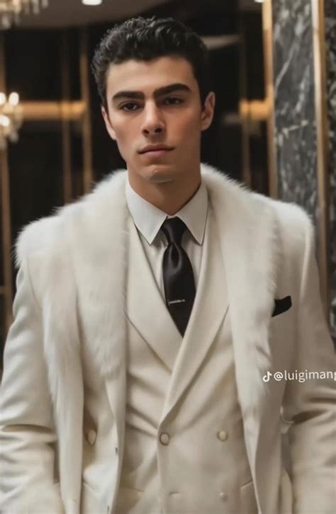 路易吉更多生活私照曝光，从小帅到大，这颜值把著名演员都给比下去了 小时候 衣架子 黑发