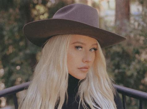 Christina Aguilera Posed Topless On Instagram To Recreate Cover Ltimas Noticias